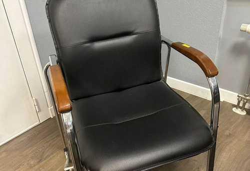 Кресло офисное кожзам черное
