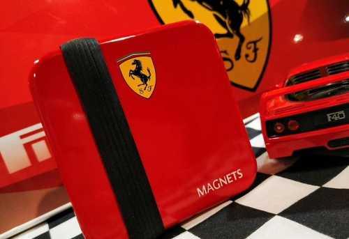 Магниты и эмблема Scuderia Ferrari