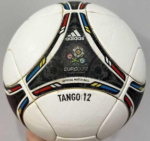 Футбольный мяч Adidas Euro 2012 Tango Jabulani