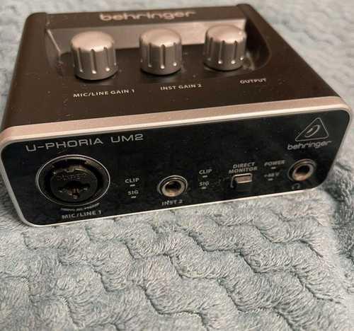 Звуковая карта Behringer U-phoria UM2
