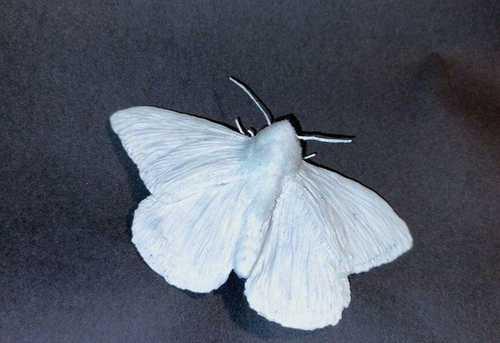 Брошь Белая бабочка ручной работы