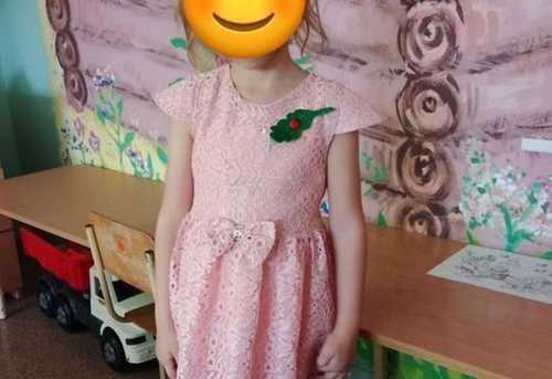 Детское нарядное платье на девочку 3-4 лет