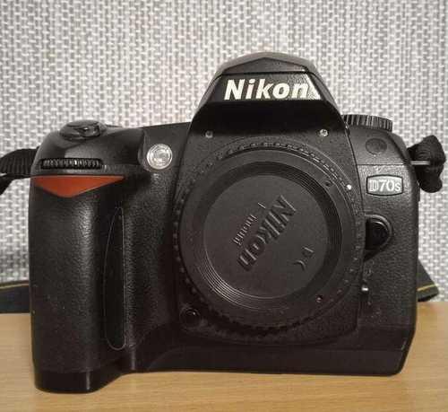 Nikon D70S body