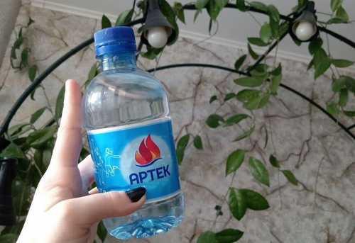 Артековская бутылка воды