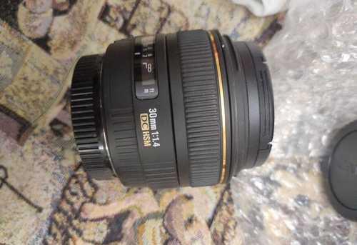 Sigma 30mm f/1, 4 EX DC HSM Canon