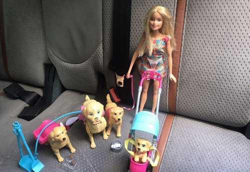 Барби с семьей собак