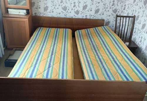 Кровать двухспальная с матрасами бу 1.9*1*5