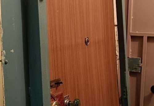 Дверь входная металлическая с ключами