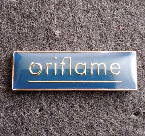 Фрачный значок Oriflame