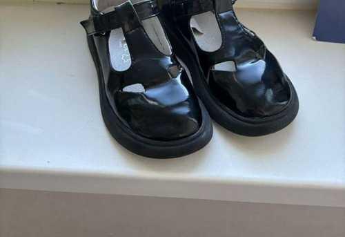 Туфли для девочки 30 р (школьные)