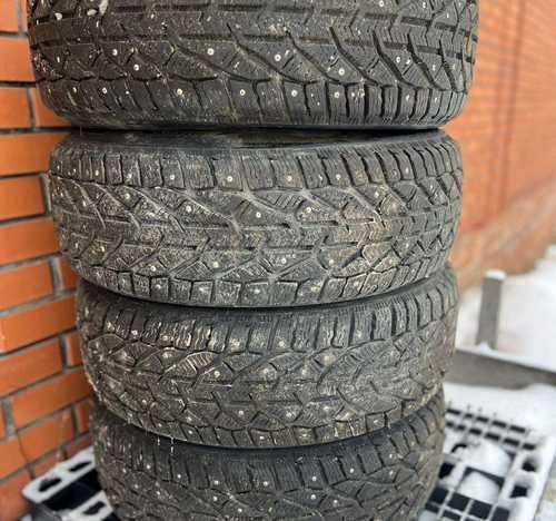 Kormoran SUV Stud 215/65 R16