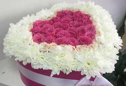 Цветы в коробке корзине сердце из роз любимой