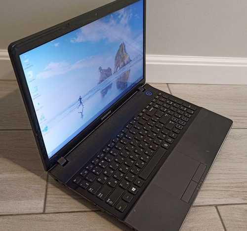 Игровой Samsung np300 Core i5,8gb,SSD,GT620M