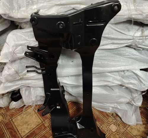 Подрамник Mitsubishi Outlander 1 задний