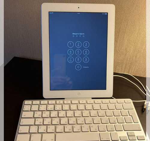 Apple iPad 2 16GB, white с клавиатурой