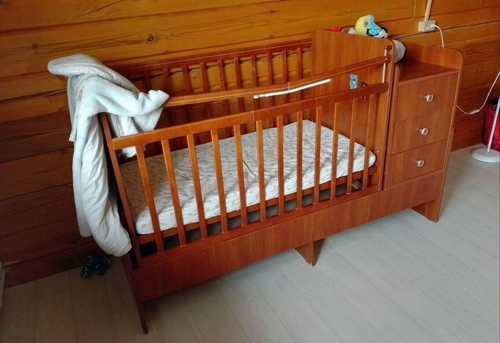 Кровать детская с маятником
