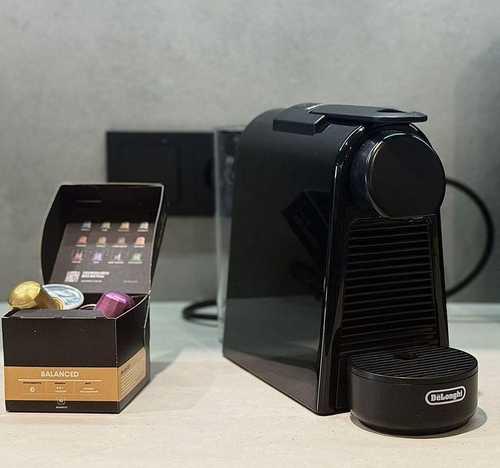 Капсульная кофемашина Nespresso DeLonghi