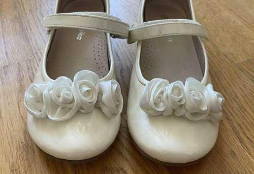 Туфли для девочки 35 размер белые