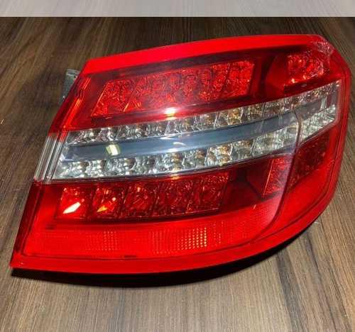 Фонарь задний правый Mercedes-Benz E-Class W212