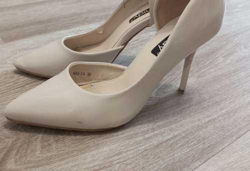Туфли женские 36 размер бежевые
