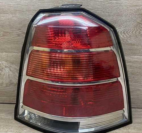 Фонарь правый Opel Zafira B дорестайлинг 112124