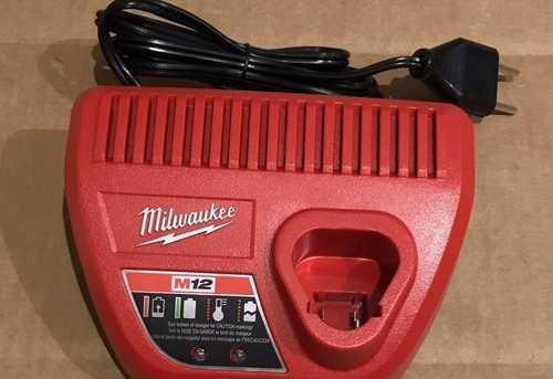 Зарядное устройство Milwaukee M12