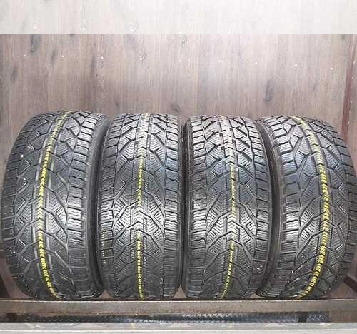 Kormoran Snow 235/45 R18 98V