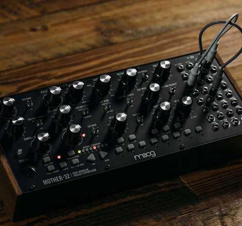 Moog Mother-32 аналоговый синтезатор