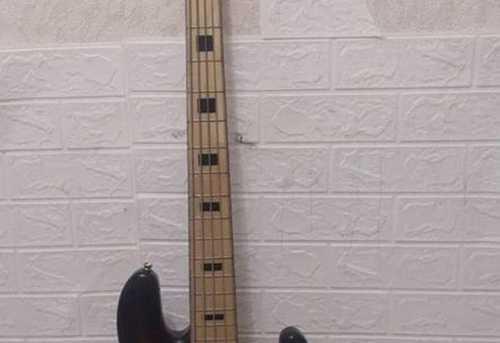 Бас гитара Fender jazz bass