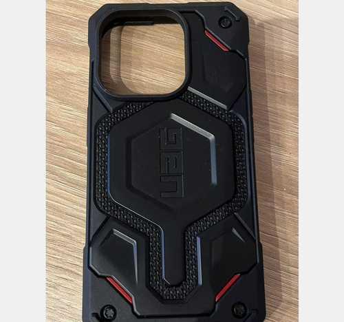 Чехол на iPhone 15 новый UAG