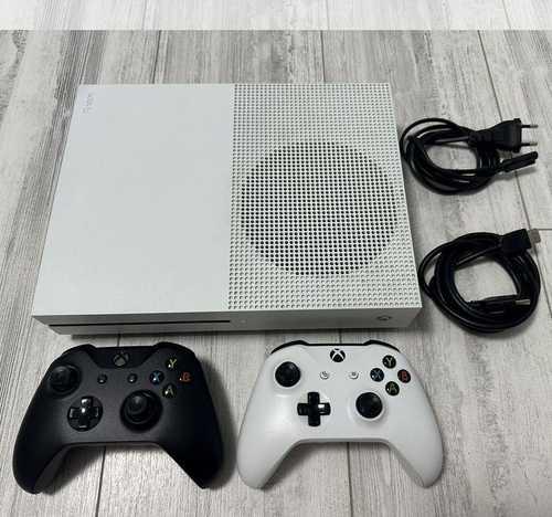 Microsoft Xbox One S, 500 ГБ, 2 геймпада