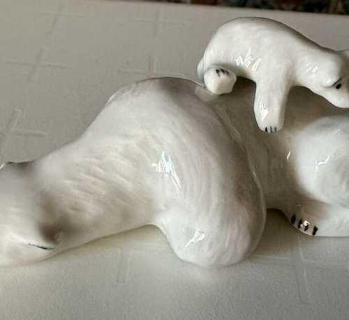 Статуэтка фарфор белая медведица