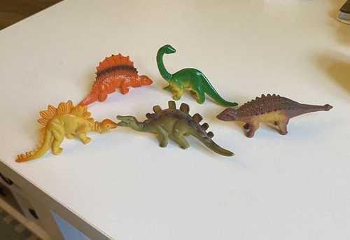 Фигурки динозавров