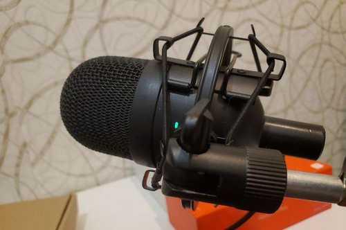 Микрофон Razer Seiren Mini + штатив
