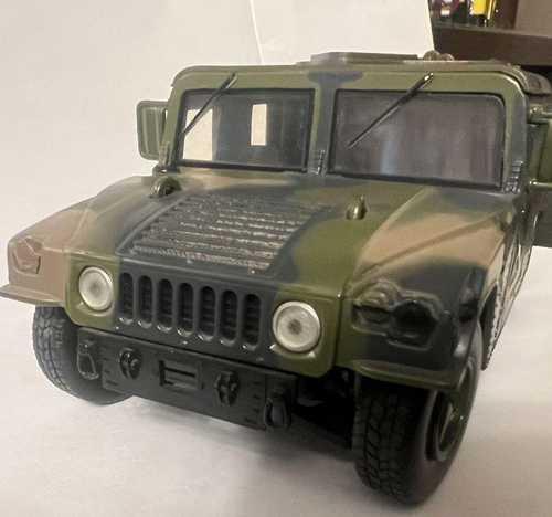 Модель Hummer H-1 военный 1/24