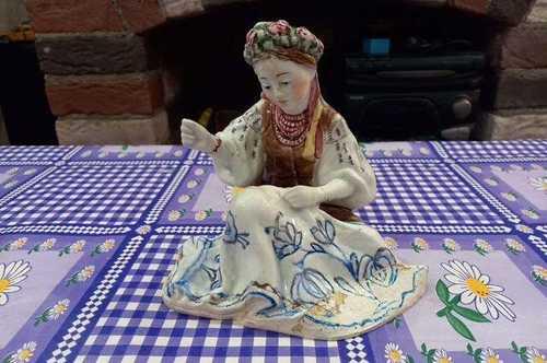 Статуэтка вышивальщица конаково