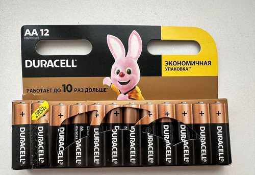 Новые пальчиковые батарейки Duracell 12шт