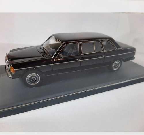 Mercedes Benz v123 1:43 NEO