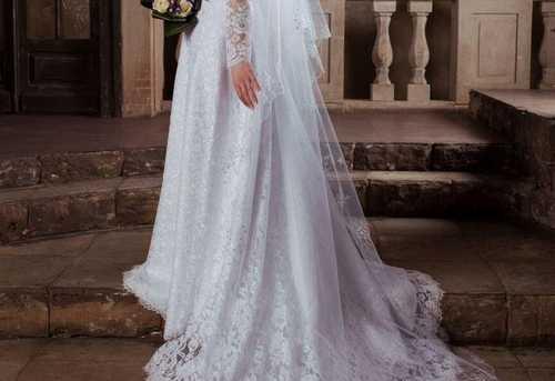 Кружевное свадебное платье с длинным рукавом