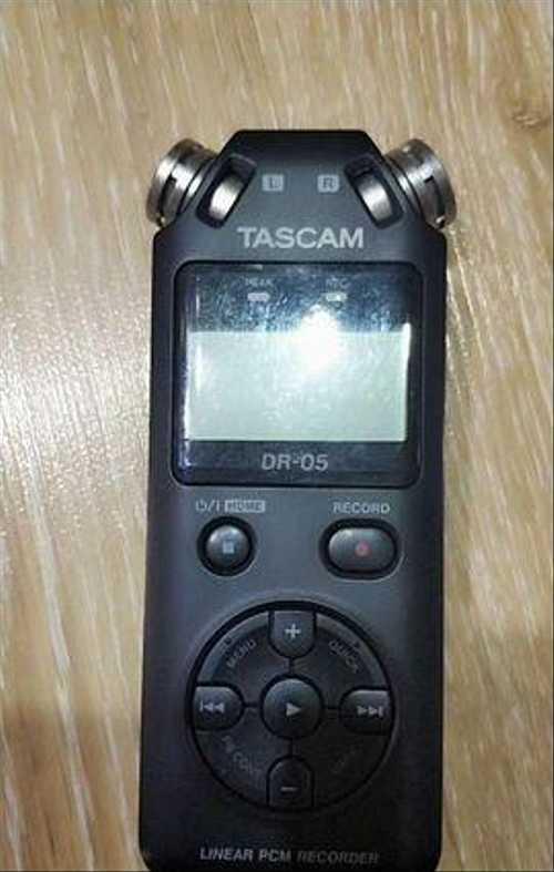 Tascam DR-05x рекордер + карта памяти на 16 гб