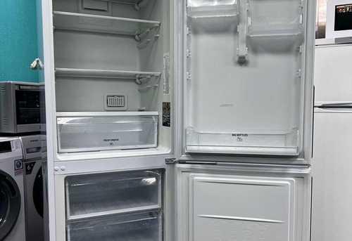 Холодильник Hotpoint-Ariston HF5180W No Frost