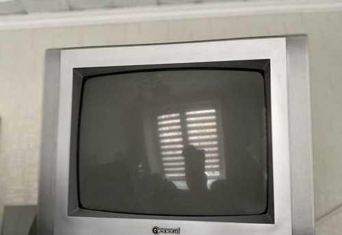Телевизор с креплением на стену