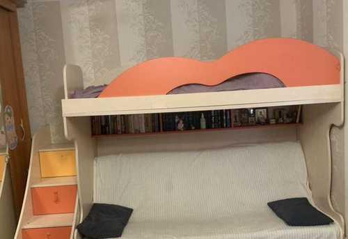 Детская кровать чердак с лестницей-комод