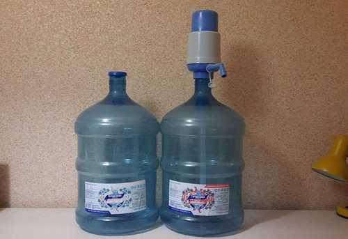 Бутылки и помпа для воды