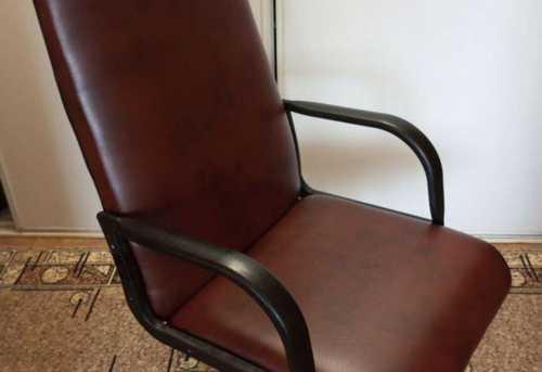 Компьютерное кресло коричневый кожзам