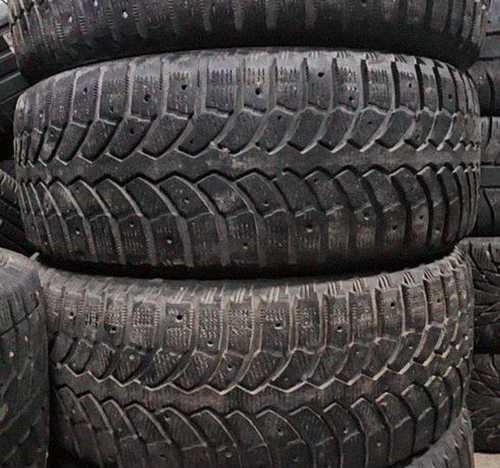 Bridgestone Blizzak Spike-01 215/55 R17