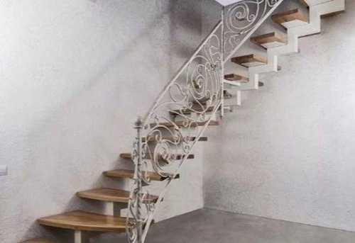 Лестница на металлокаркасе с кованными перилами