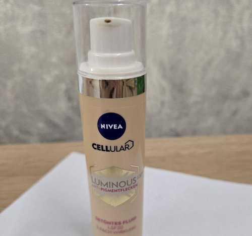 Тональный флюид Nivea Luminous