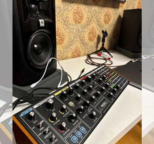 Синтезатор behringer model-15