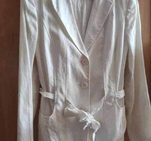 Пиджаки и жакеты женские 46